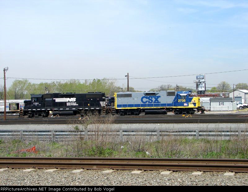 CSX 2735 and NS 5285